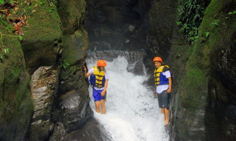 Body rafting Curug Naga