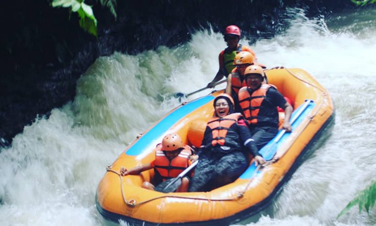 Paket Rafting Bogor Terbaik dan Rekomendasi Tempat Rafting Cisadane